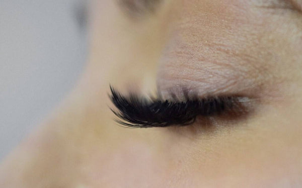 Everything you need to know about the eyelash extension M curl - LashBeePro